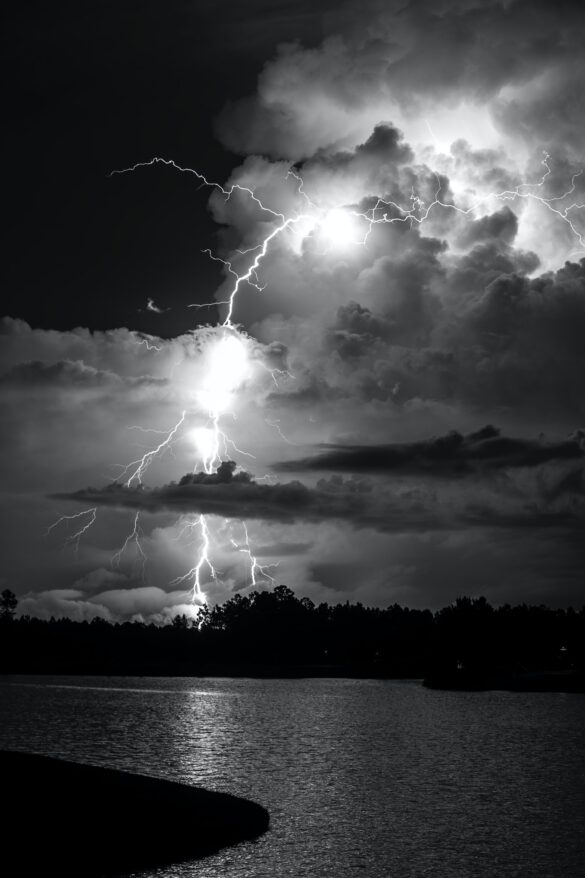 Ultimate Guide to Photographing Lightning: How to Take Perfect ...