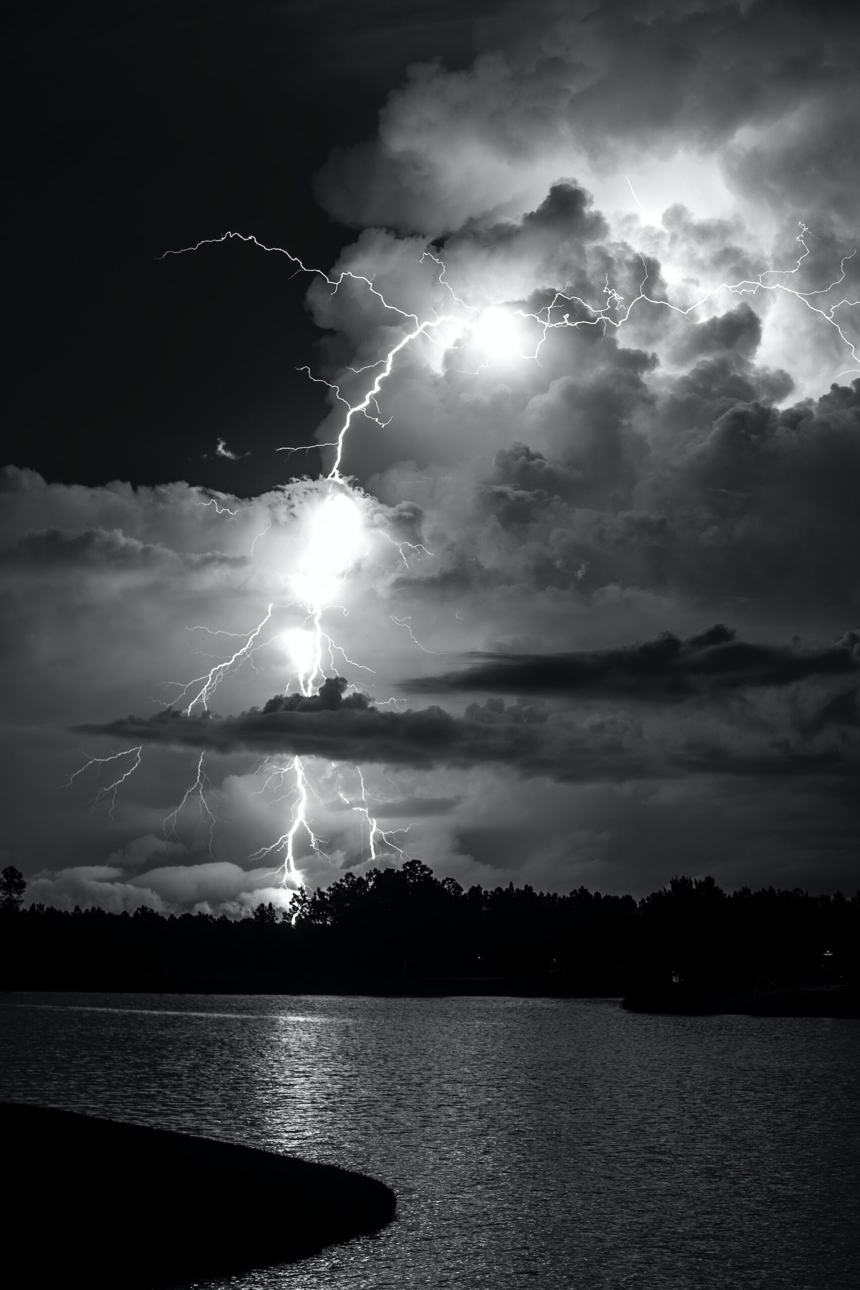 Ultimate Guide to Photographing Lightning: How to Take Perfect ...